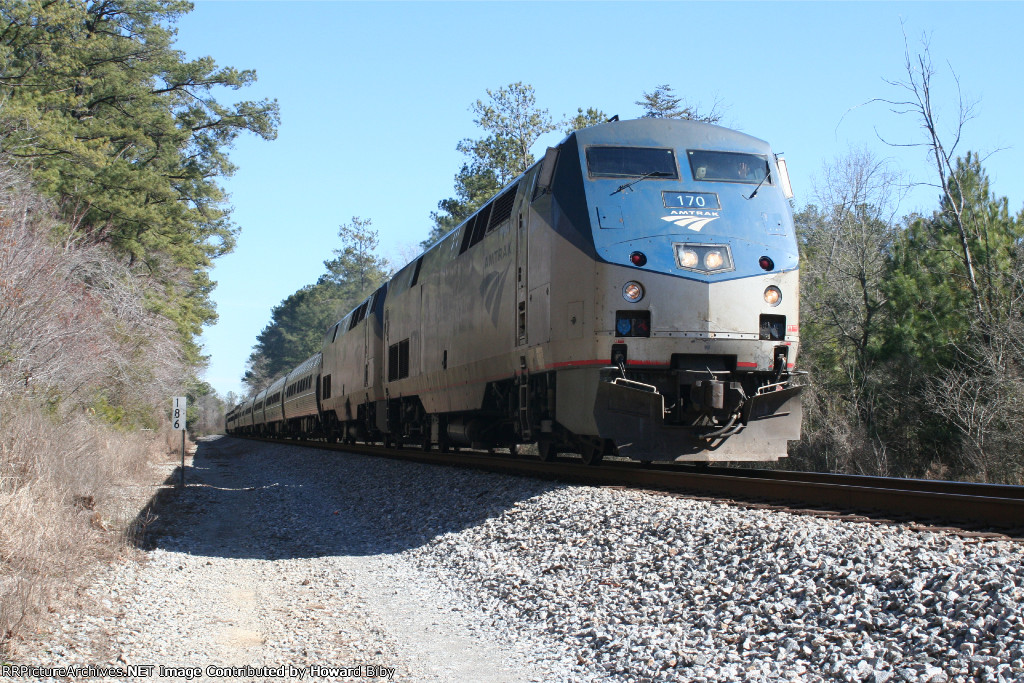 AMTK 170's condutor gives us a high five